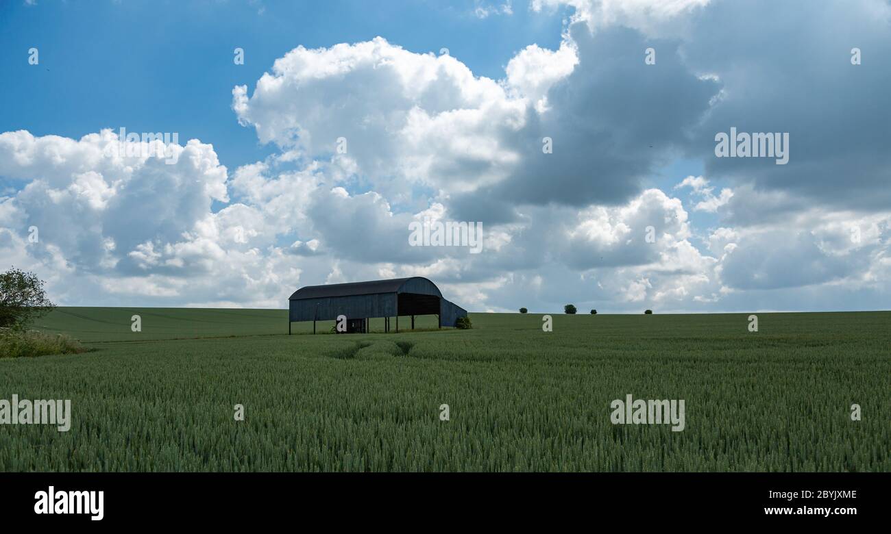 Dutch Barn Sixpenny Handley Dorset Stock Photo - Alamy