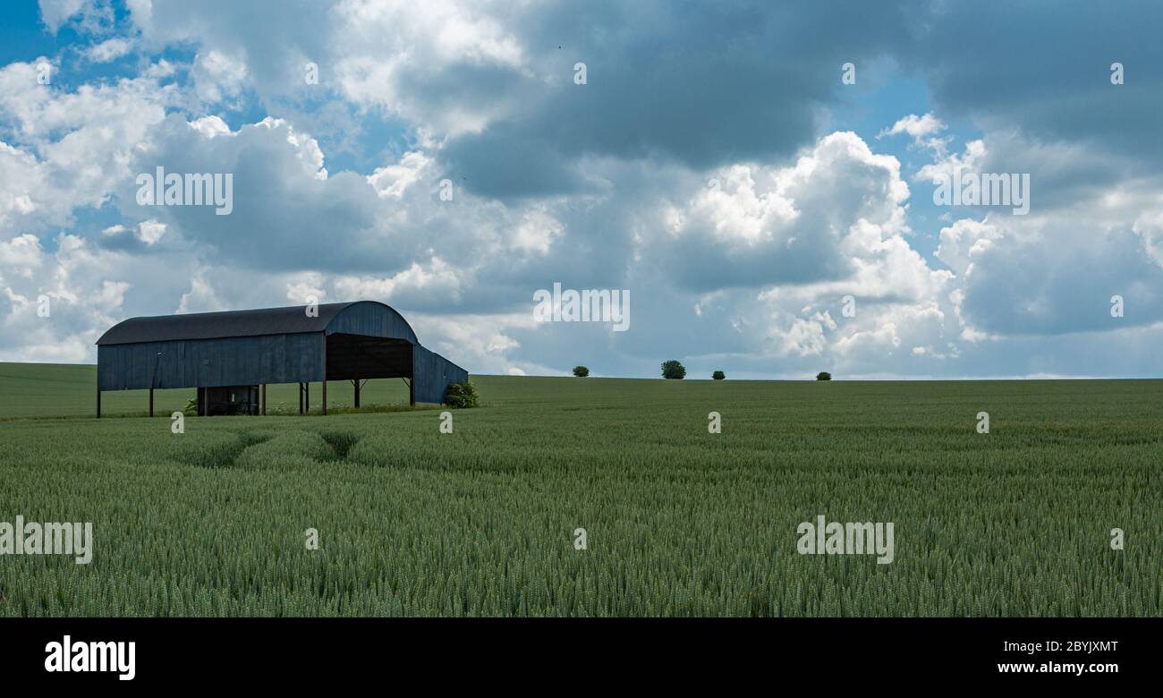 Dutch Barn Sixpenny Handley Dorset Stock Photo - Alamy