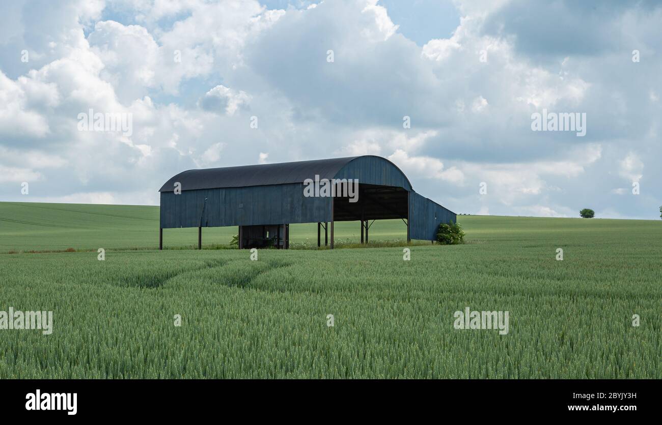 Dutch Barn Sixpenny Handley Dorset Stock Photo - Alamy