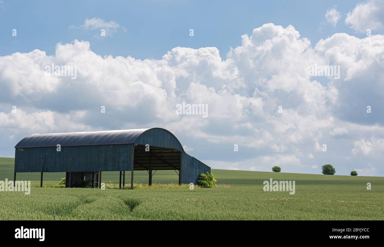 Dutch Barn Sixpenny Handley Dorset Stock Photo - Alamy
