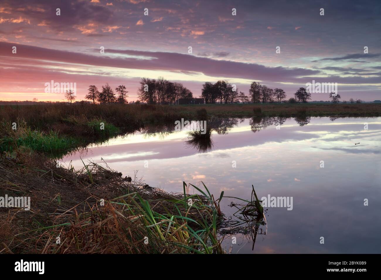 Purple sky reflected in water hi-res stock photography and images - Alamy