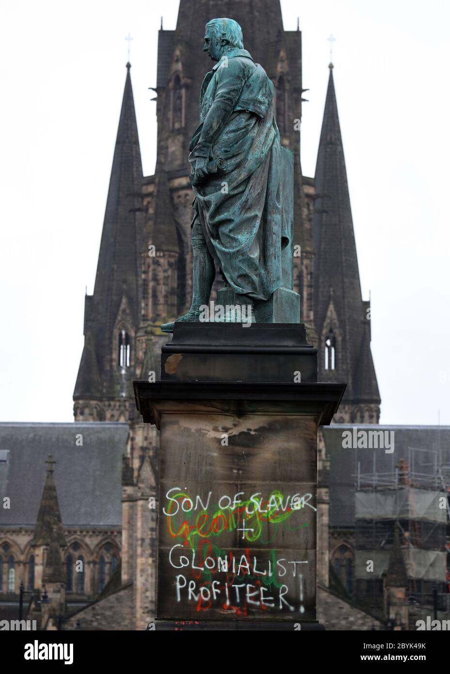 Graffiti on statue hi-res stock photography and images - Alamy
