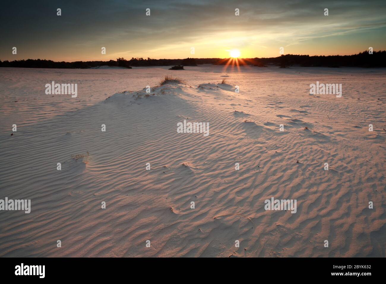 Windy sand hi-res stock photography and images - Alamy
