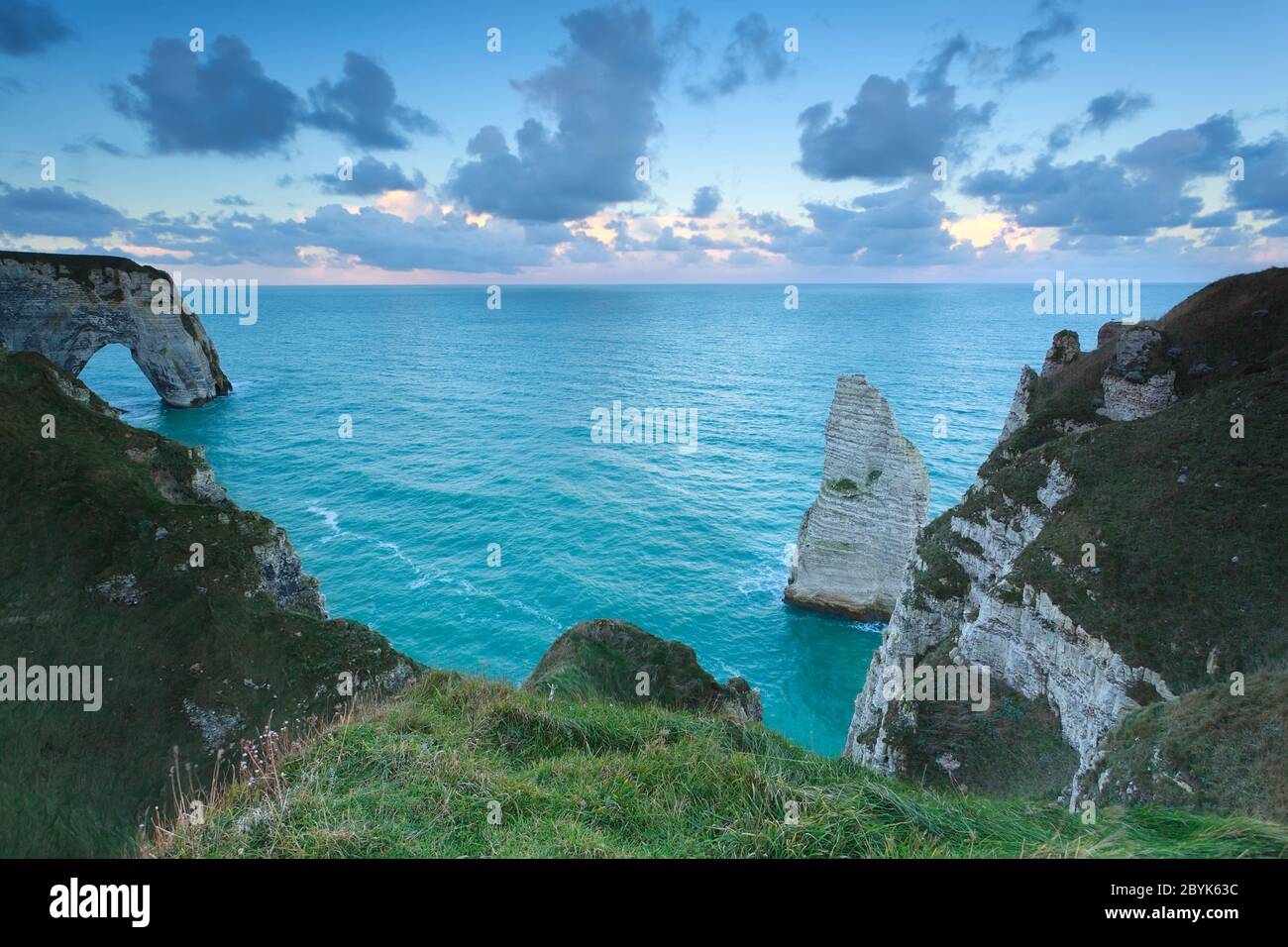 View over cliffs ocean hi-res stock photography and images - Alamy