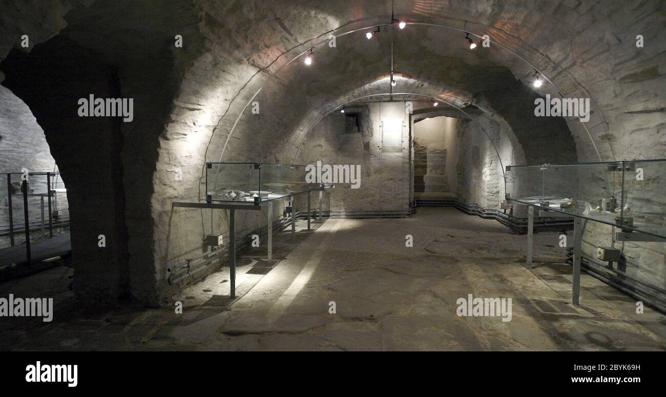 Vaulted cellar hi-res stock photography and images - Alamy