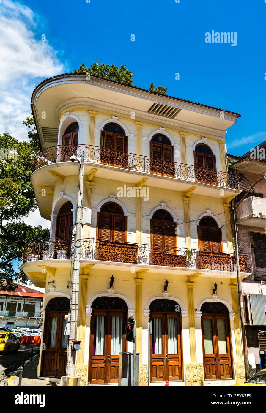 Spanish colonial house hi-res stock photography and images - Alamy