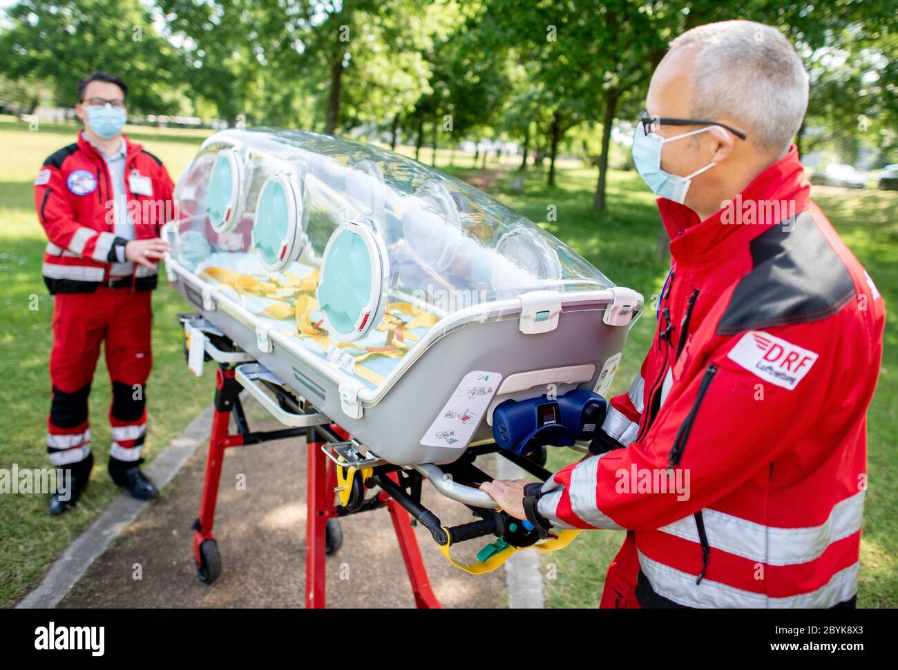 Langenhagen, Germany. 10th June, 2020. Hans-Peter Reiffen (r) and ...