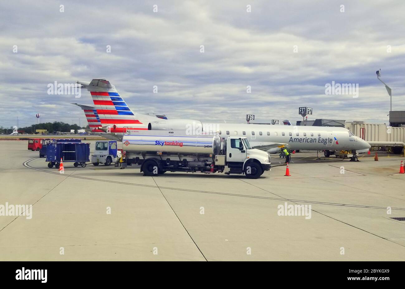Philadelphia airport and plane hi-res stock photography and images - Alamy
