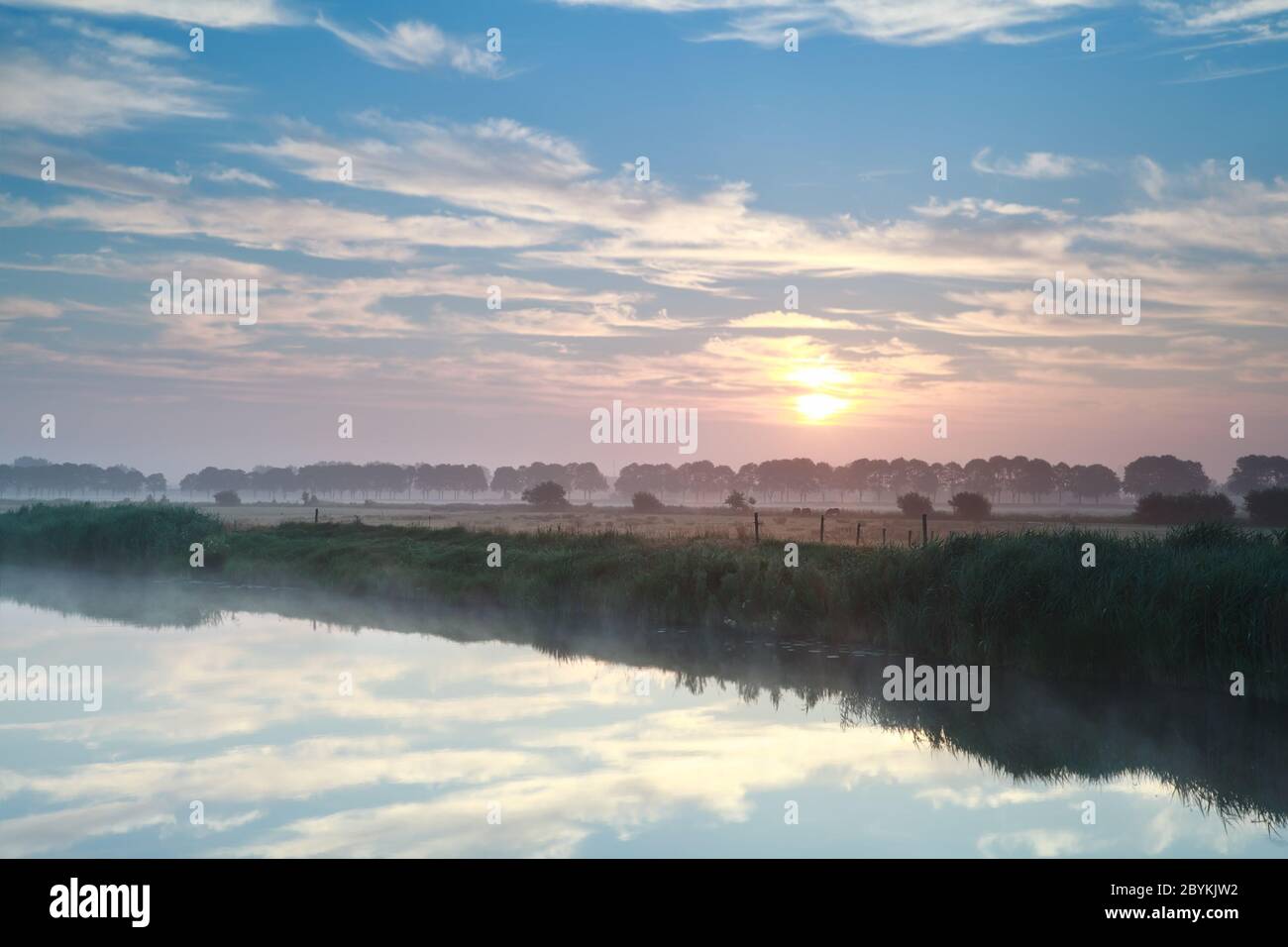 Beautiful sunrise over river hi-res stock photography and images - Alamy