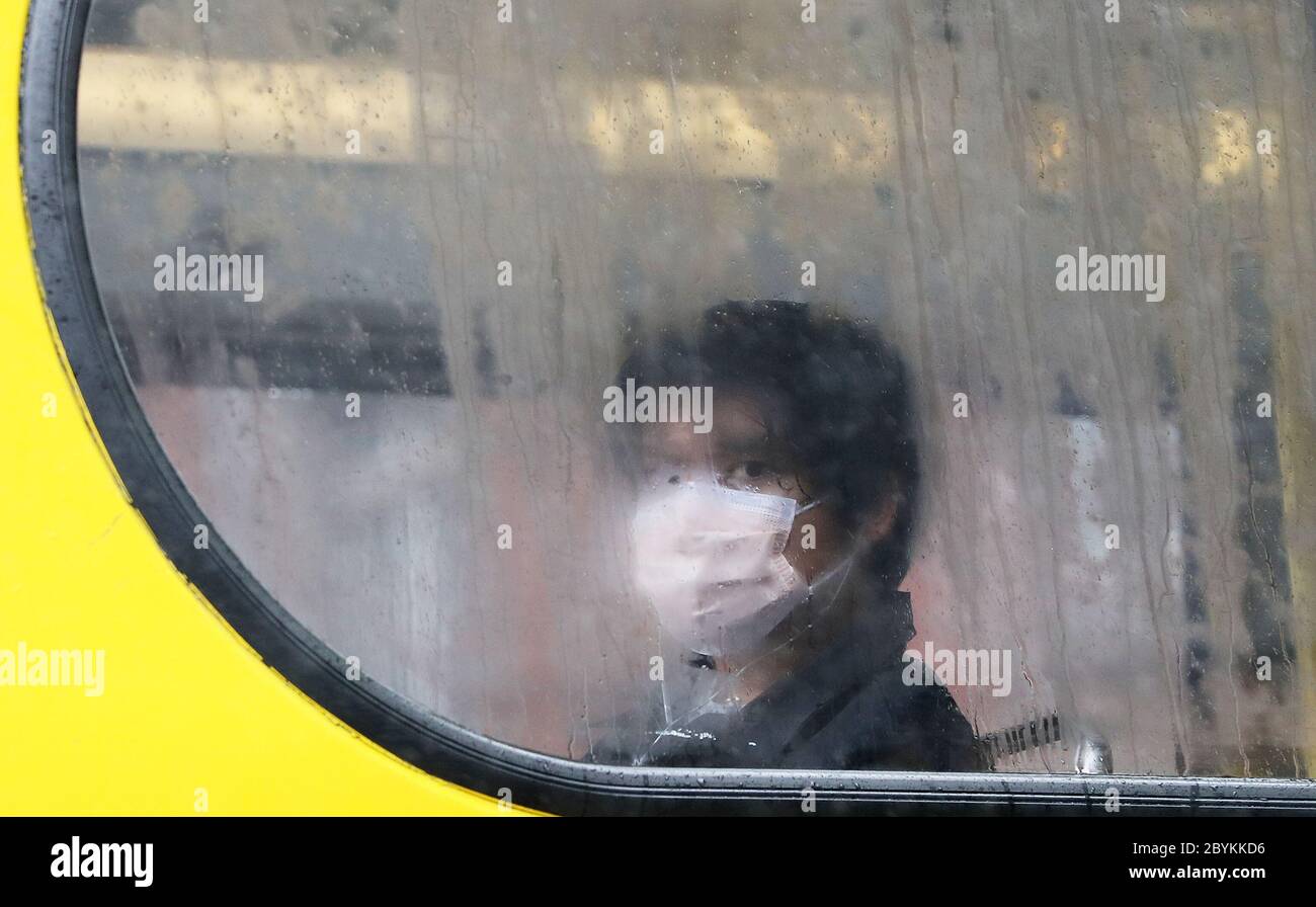 Not wearing face mask public hi-res stock photography and images - Alamy