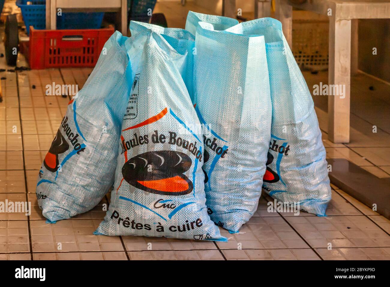 Bags Of Mussels High Resolution Stock Photography and Images - Alamy