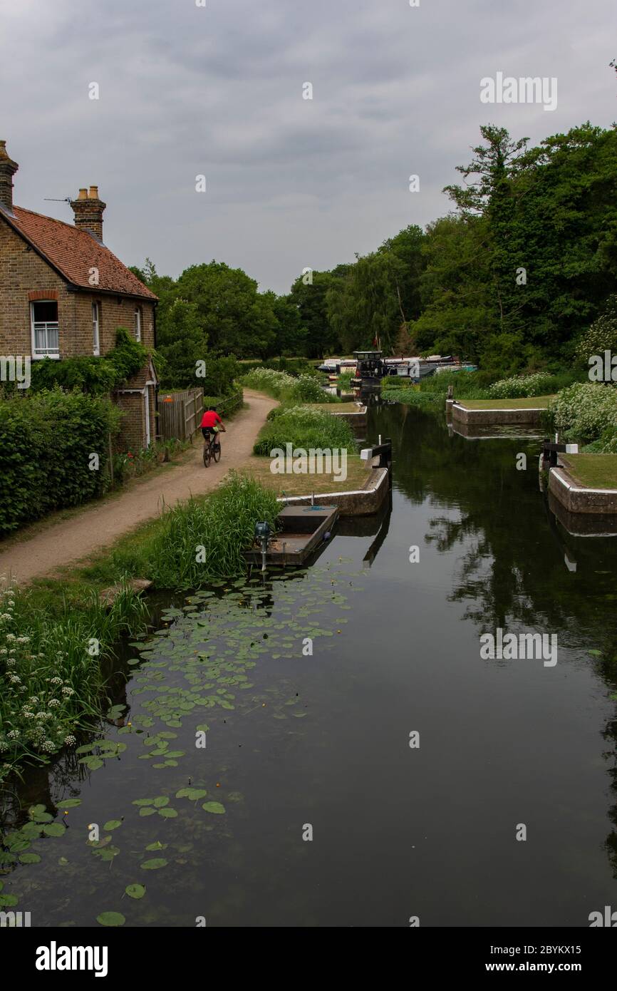 River navigation lock hi-res stock photography and images - Alamy