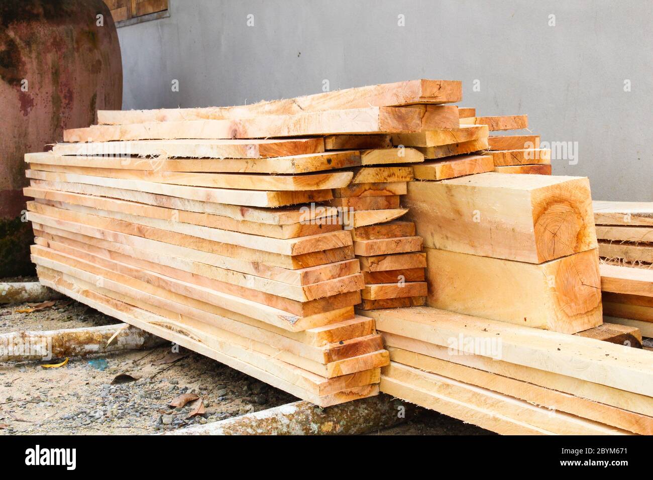 pile of sawed wood planks Stock Photo - Alamy