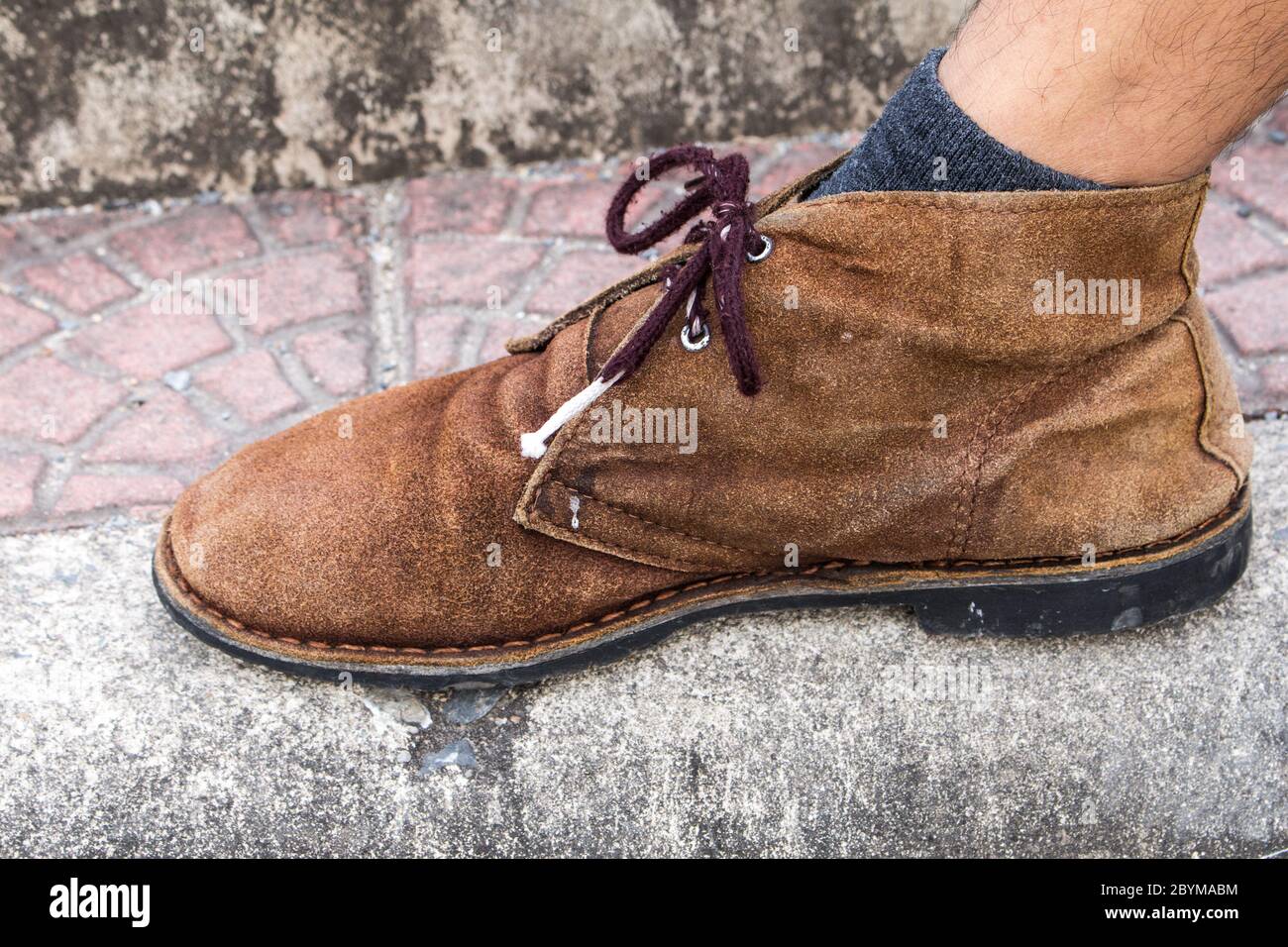 Men wear old brown shoes Stock Photo - Alamy