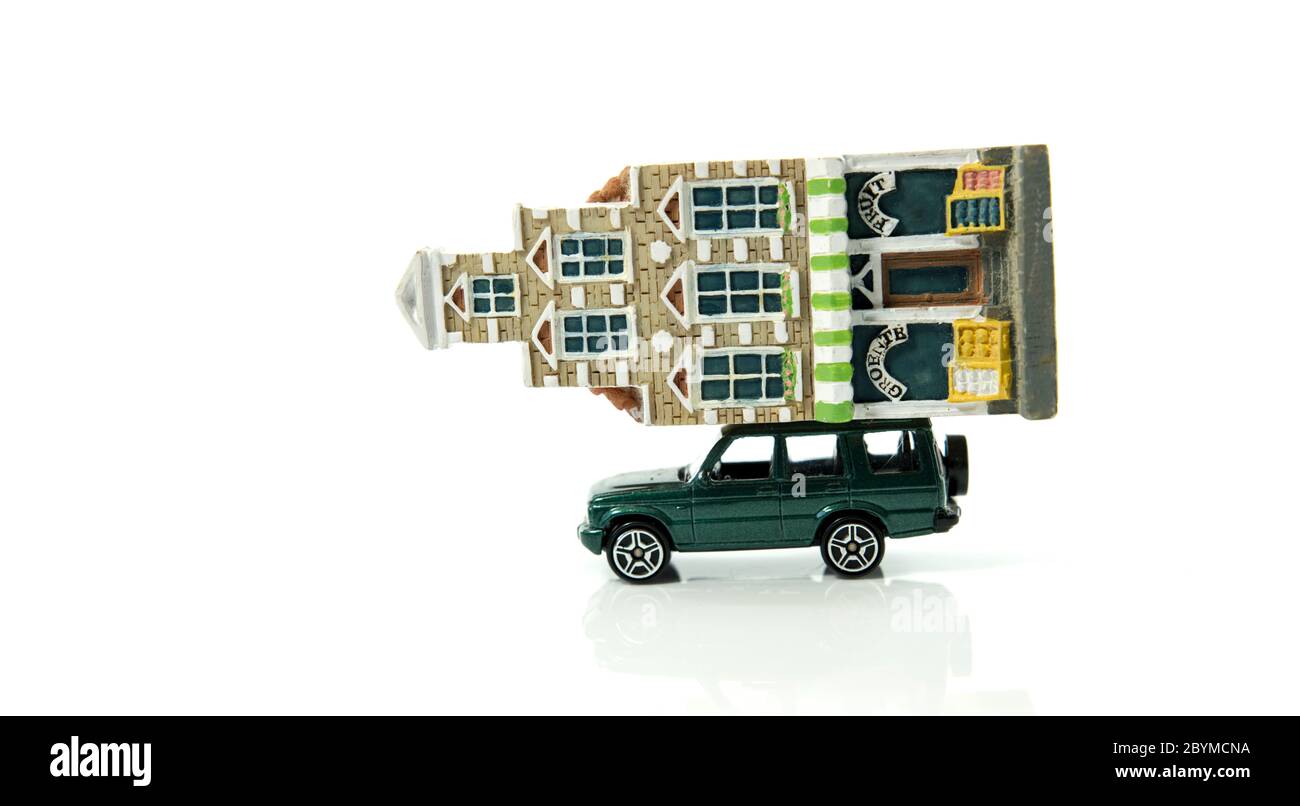 moving the house on a car ready for transport Stock Photo - Alamy