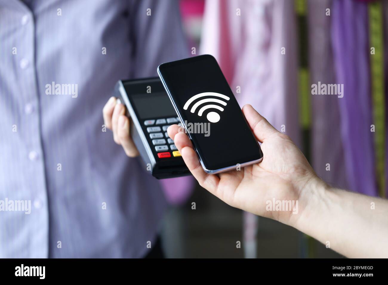 Gadget store counter hi-res stock photography and images - Alamy