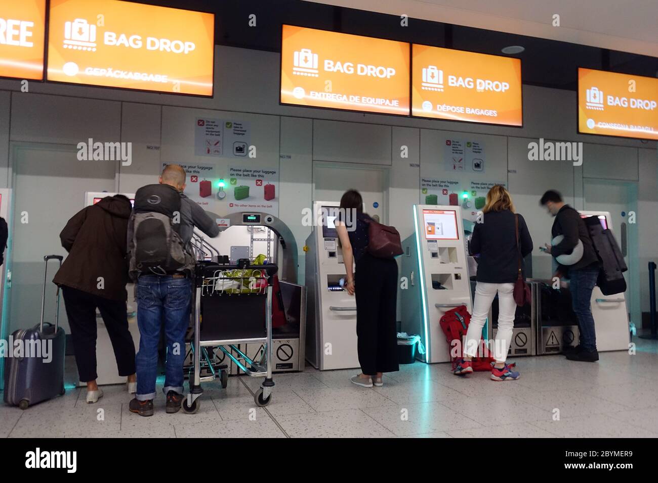 Fast bag drop vending machines hi-res stock photography and images - Alamy