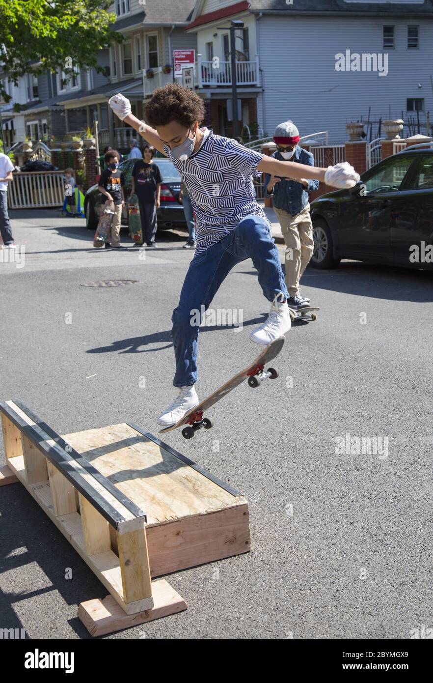 New york teenagers skateboard hi-res stock photography and images - Alamy