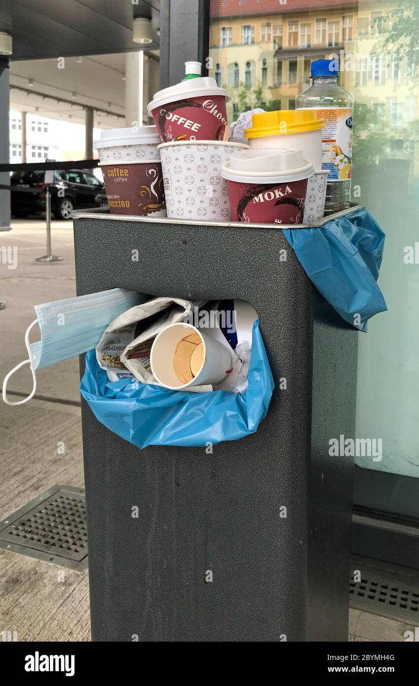 Surgical waste management hi-res stock photography and images - Alamy