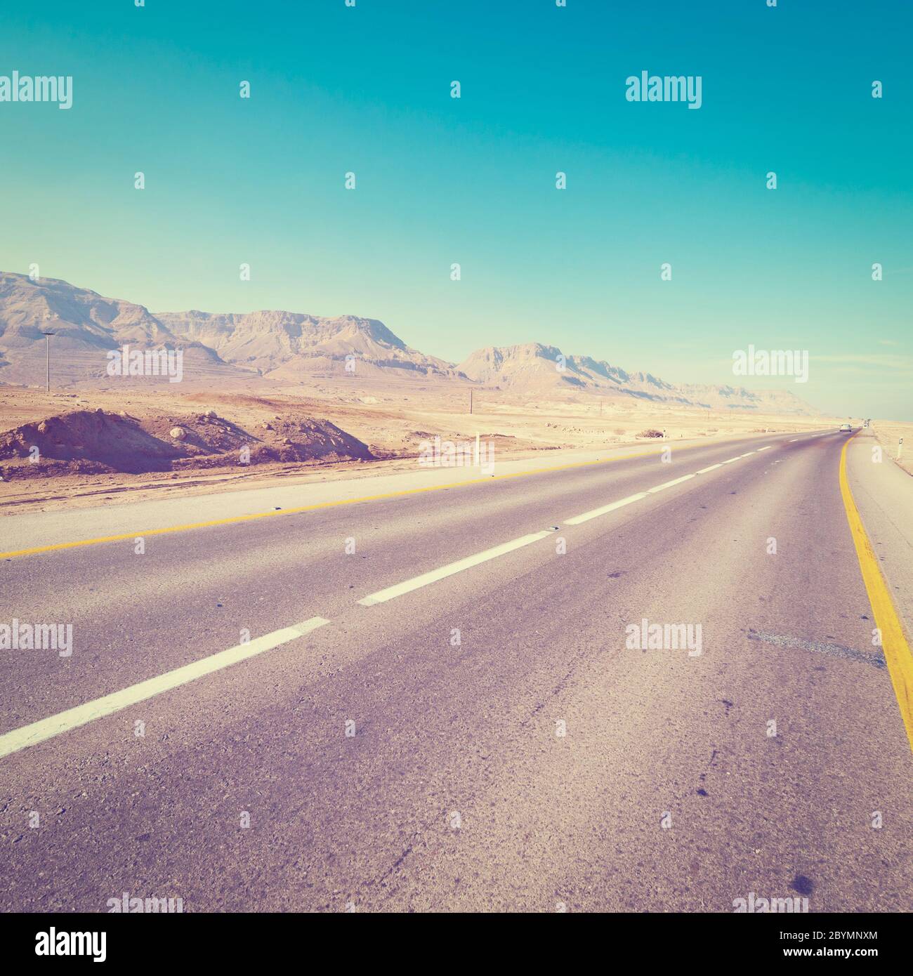 Car desert road middle east hi-res stock photography and images - Alamy
