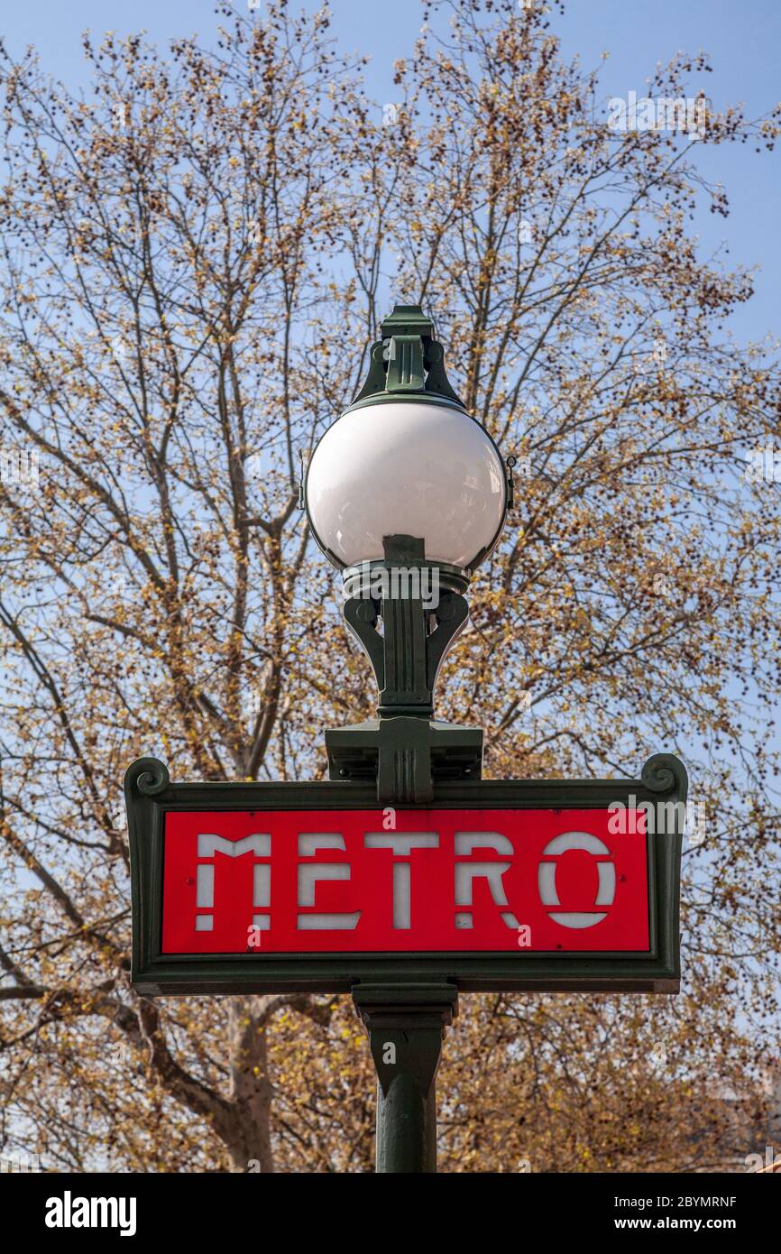 Paris france retro metro hi-res stock photography and images - Alamy