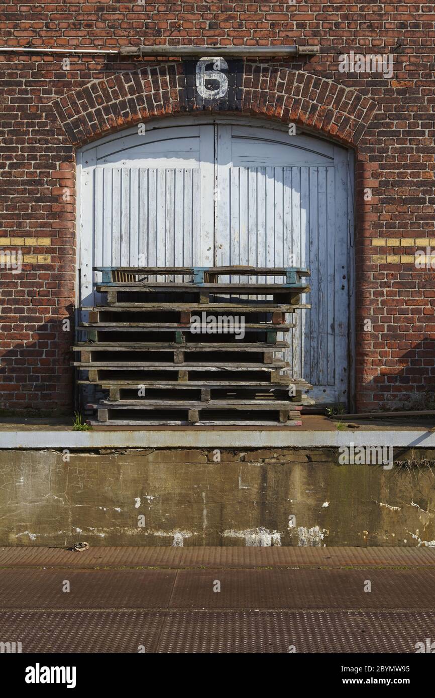 Hamburg - Old warehouse in the port of Hamburg Stock Photo - Alamy