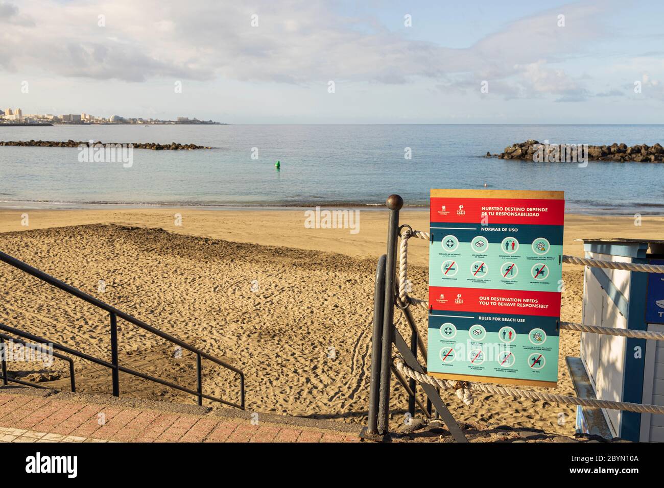 Bilingual sign with regulations for beach use during Phase 3 de ...