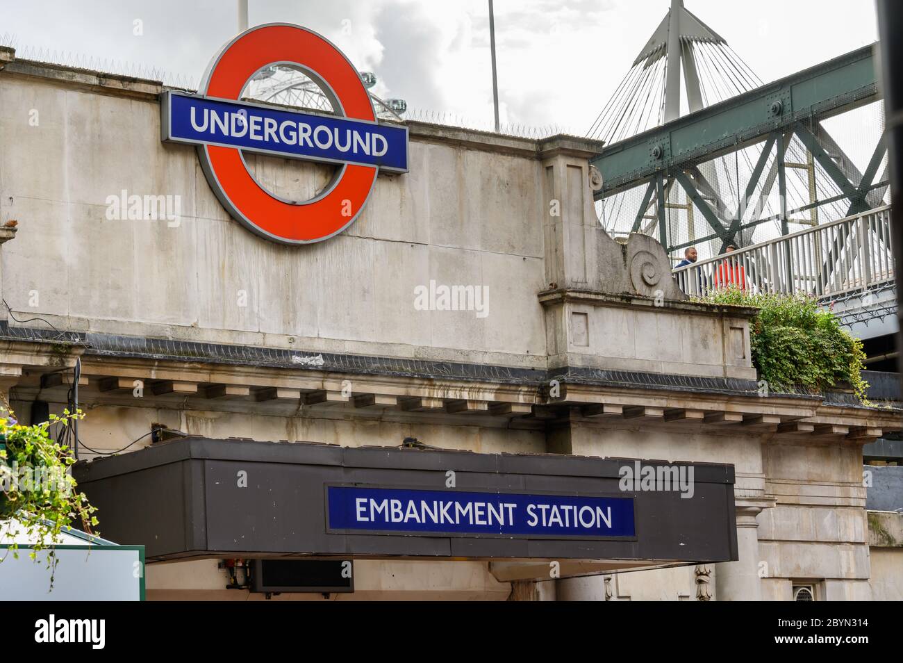 Embankment station sign hi-res stock photography and images - Alamy