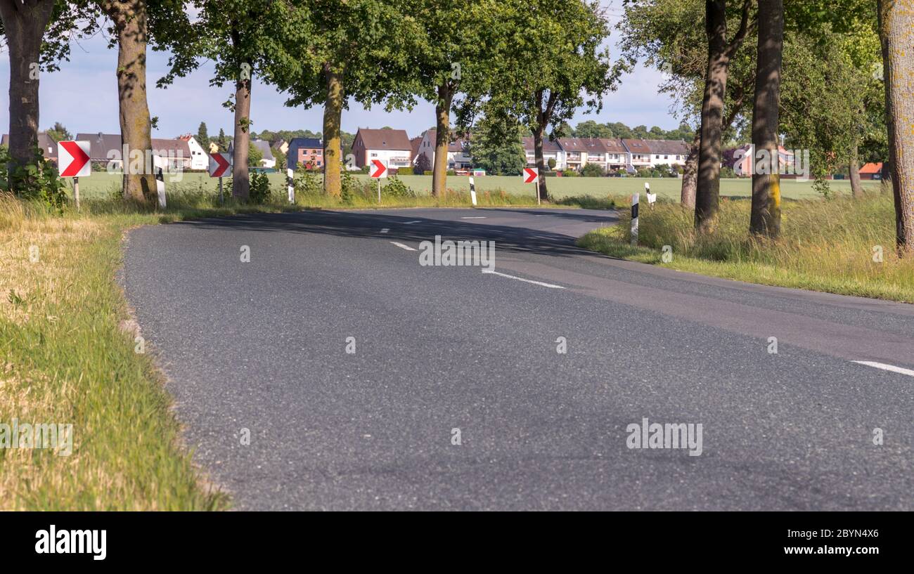 Right hand bend hi-res stock photography and images - Alamy