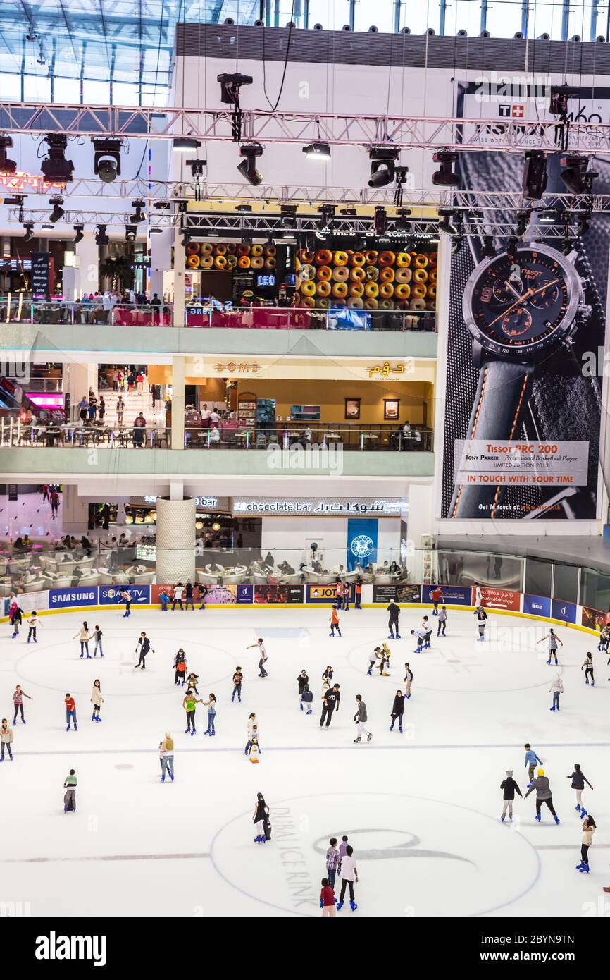 The ice rink of the Dubai Mall Stock Photo - Alamy
