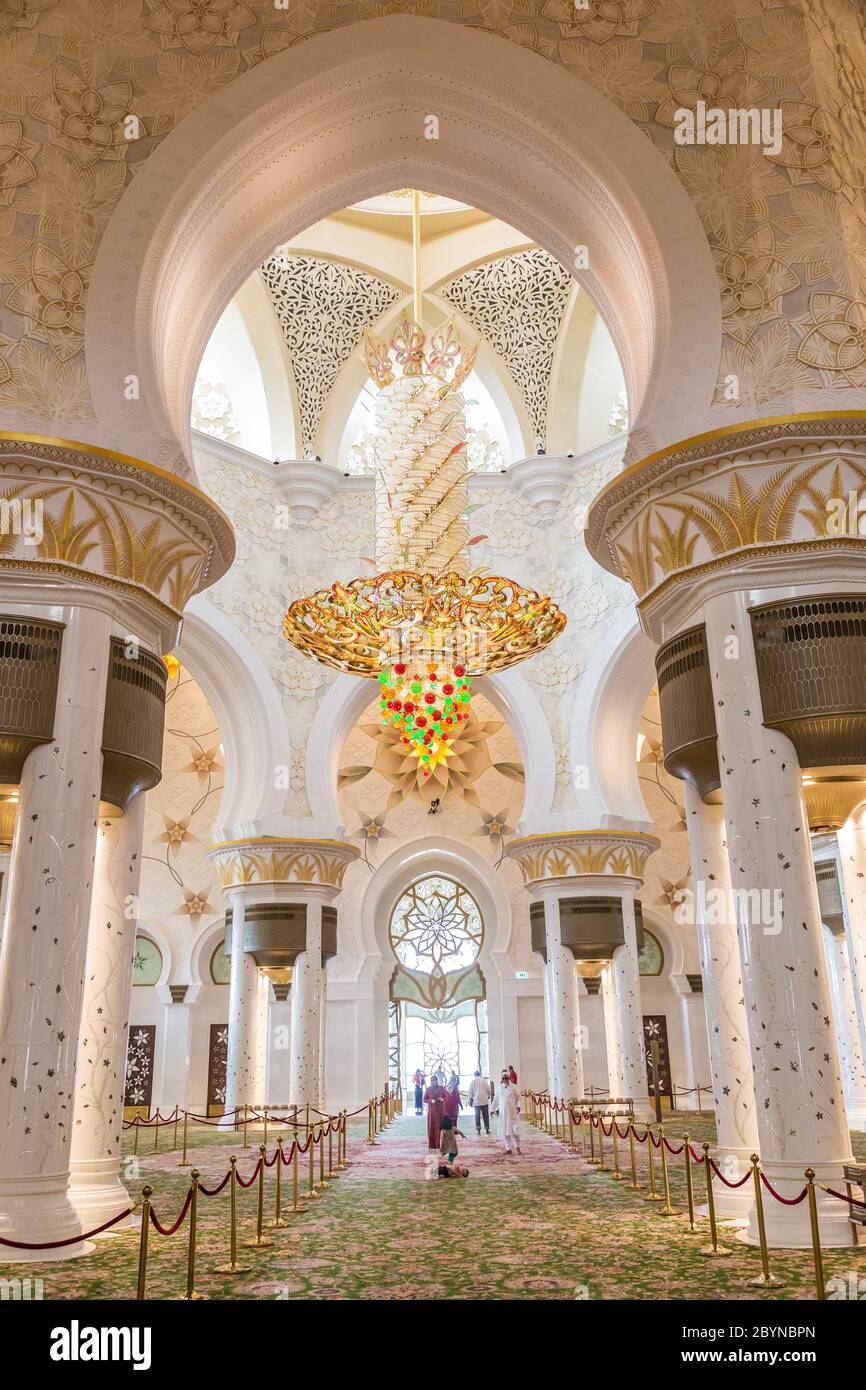 Abu Dhabi Sheikh Zayed Grand Mosque, beautiful interior Stock Photo - Alamy