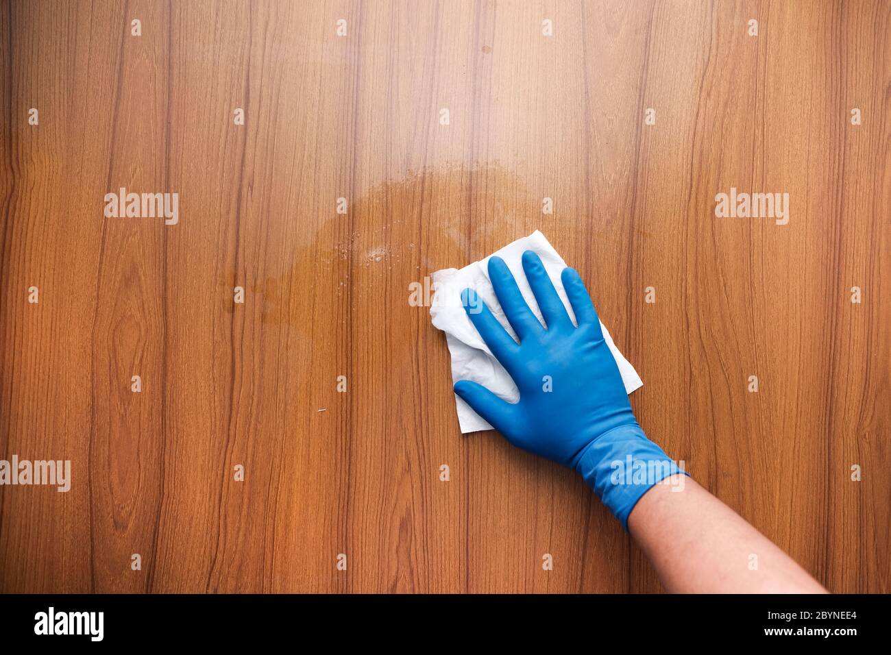 hand holding spray bottle and cleaning table Stock Photo - Alamy