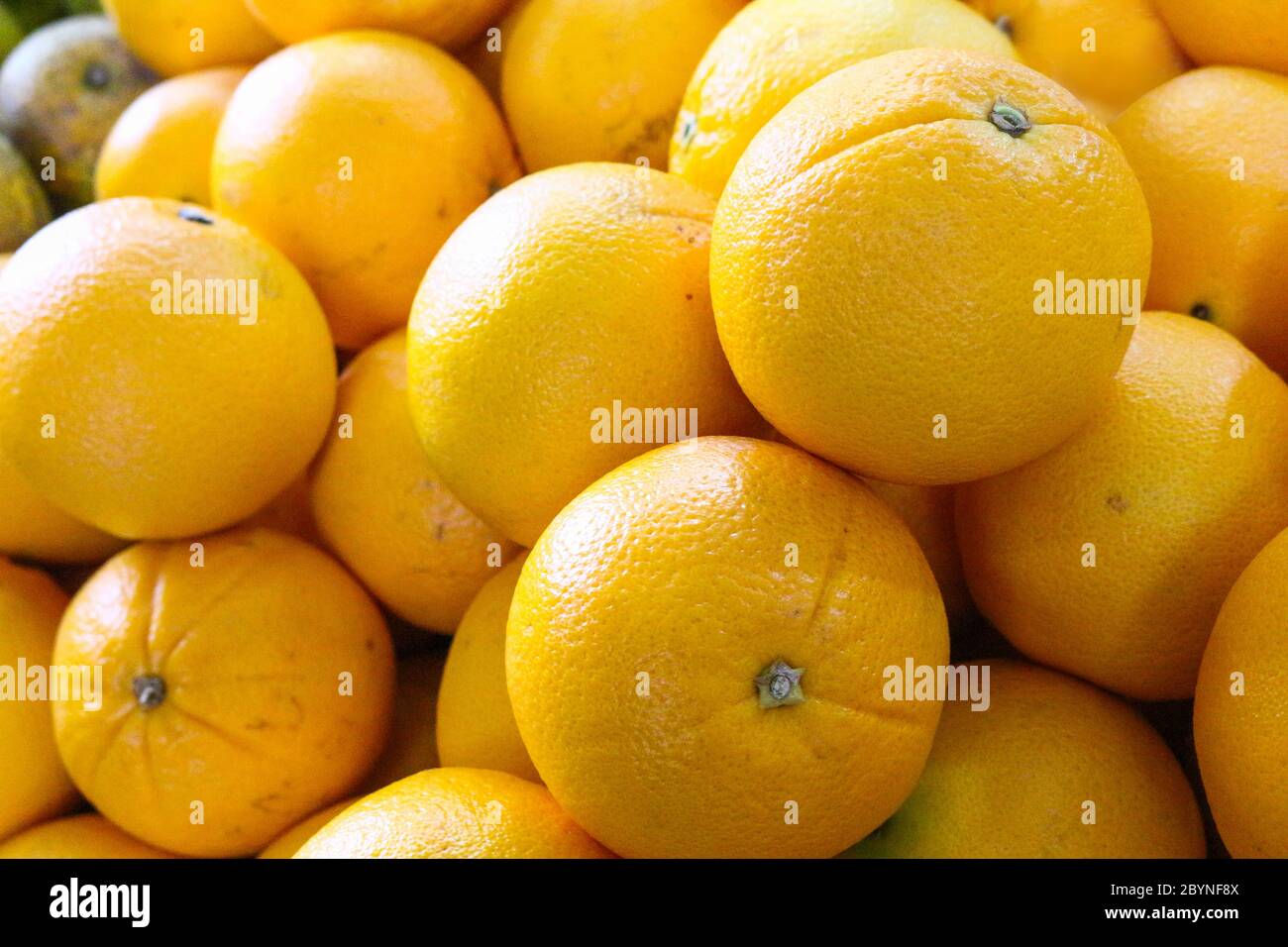 oranges in market, malaysia Stock Photo - Alamy
