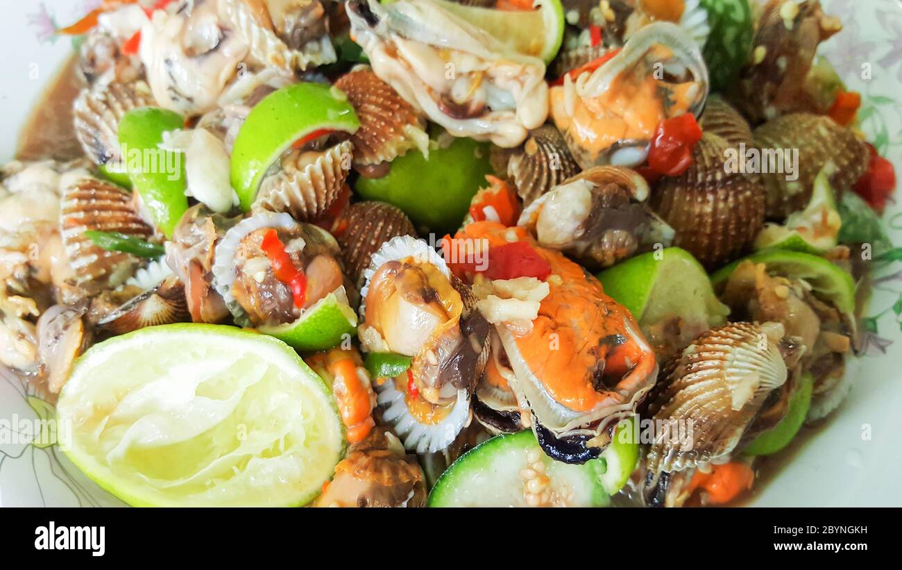 spicy cockle salad, yum hoi krang Stock Photo - Alamy