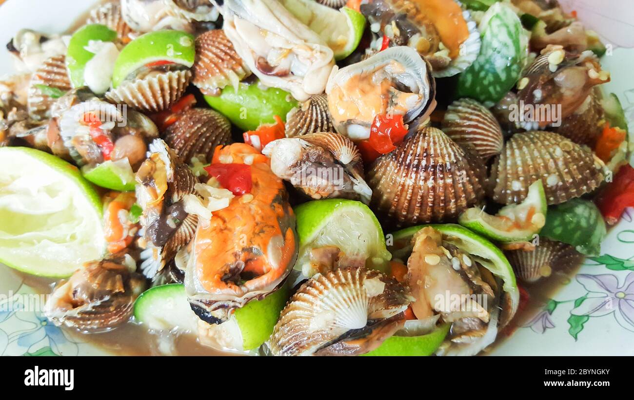 spicy cockle salad, yum hoi krang Stock Photo - Alamy