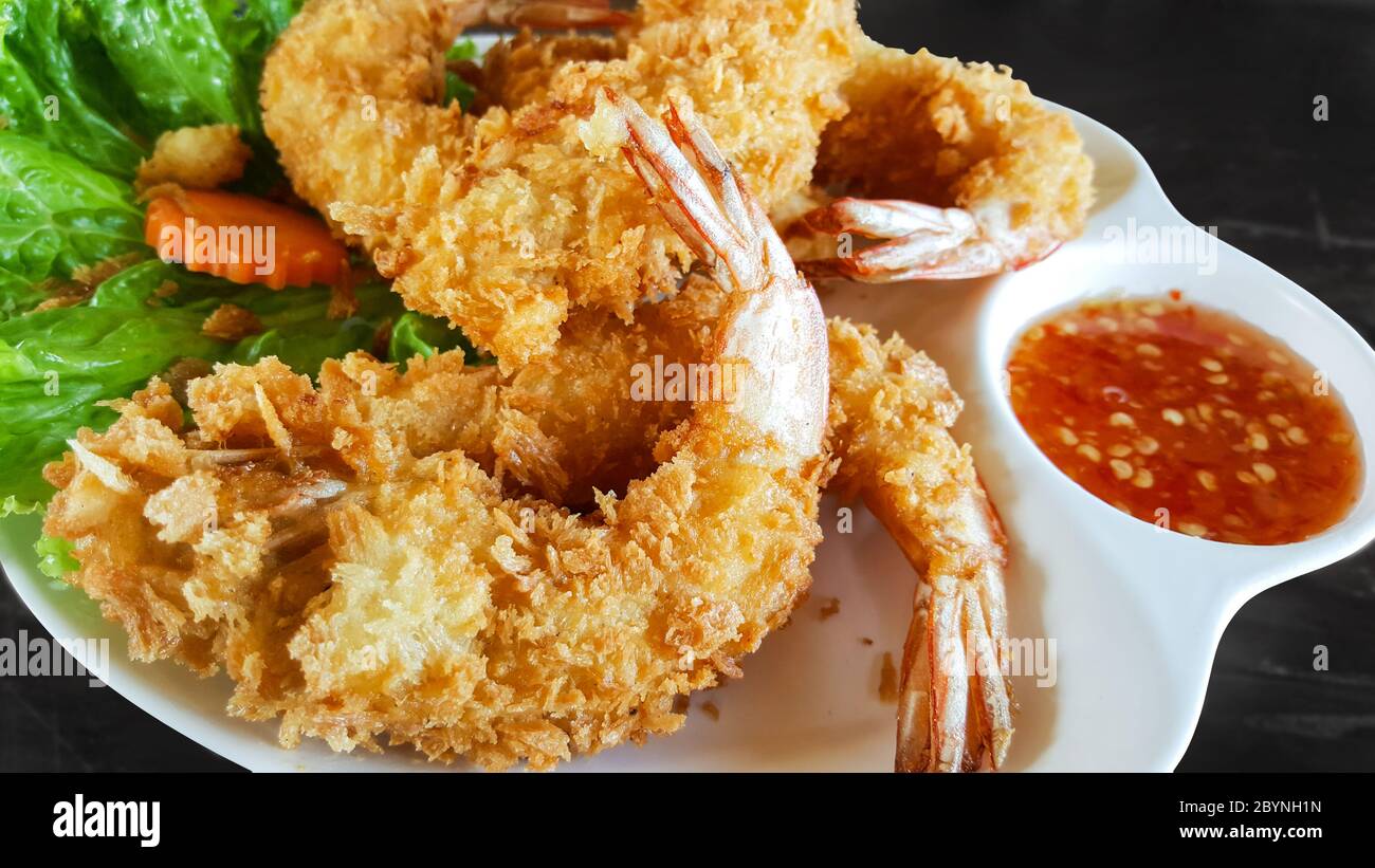 Crispy tempura battered prawns hi-res stock photography and images - Alamy