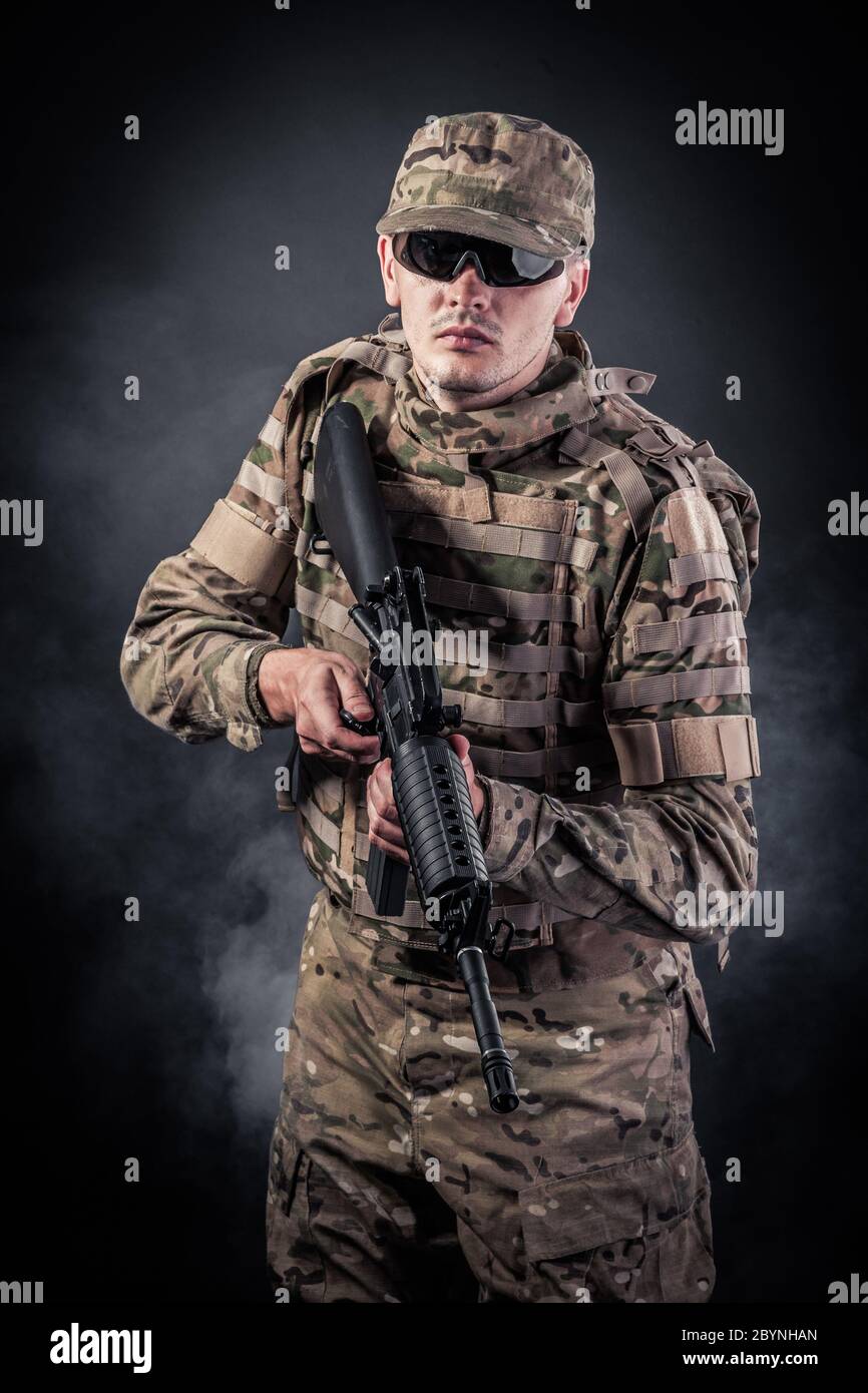 Modern soldier with rifle Stock Photo - Alamy