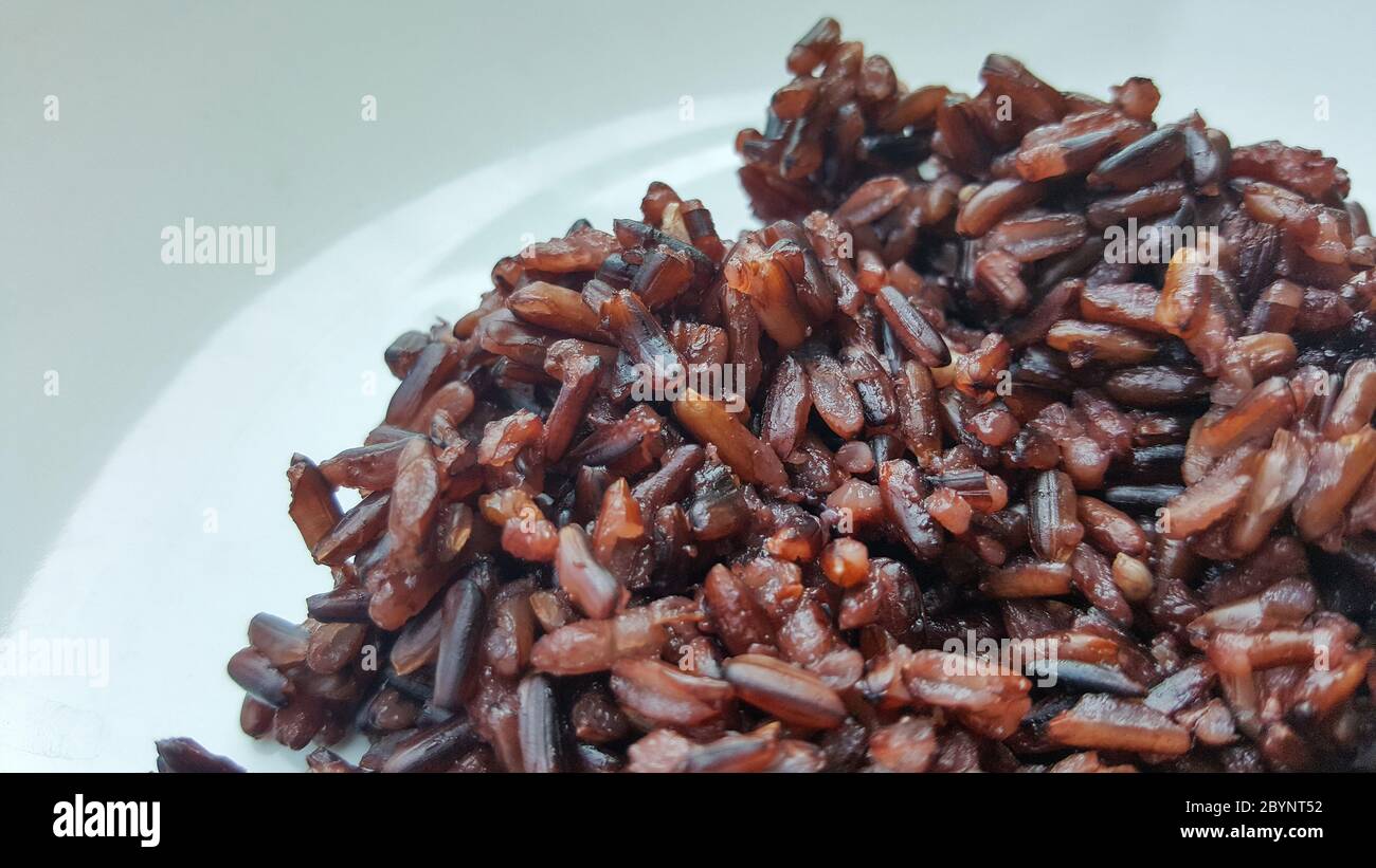 close-up steamed riceberry, cooked rice on plate Stock Photo - Alamy