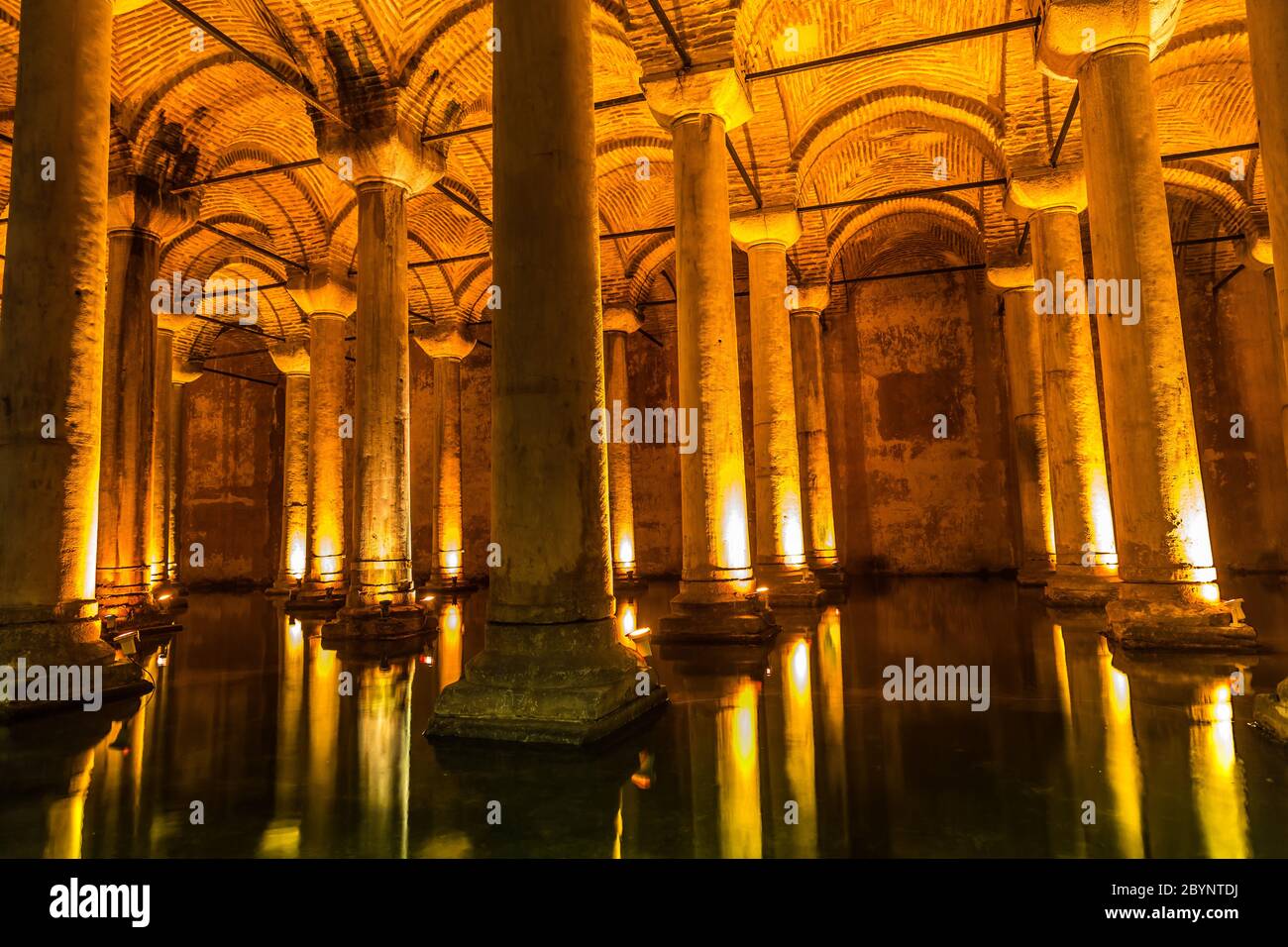 Underground Basilica Cistern (Yerebatan Sarnici) in Istanbul, Turkey ...
