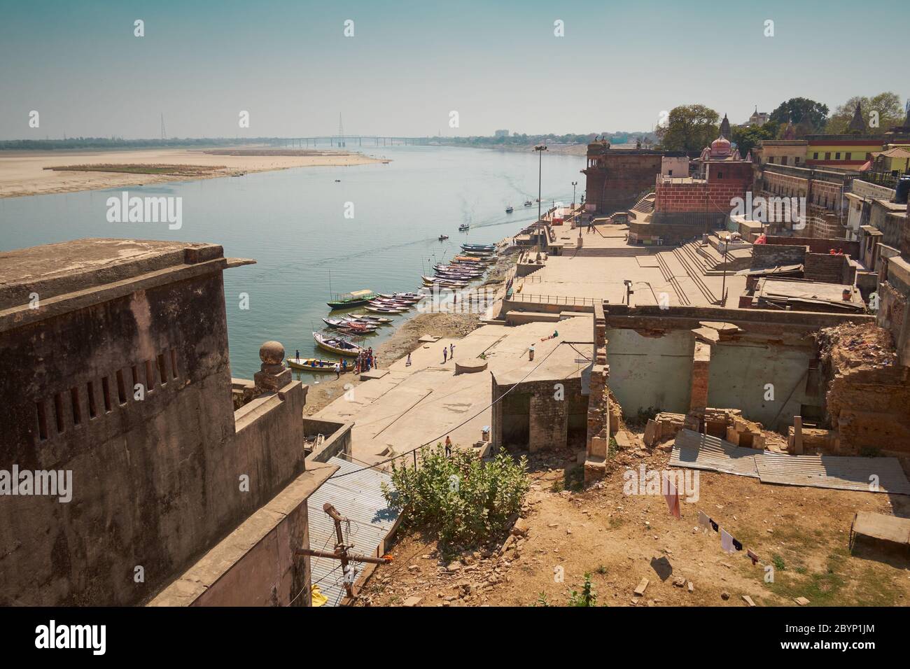 India crumbling infrastructure hi-res stock photography and images - Alamy