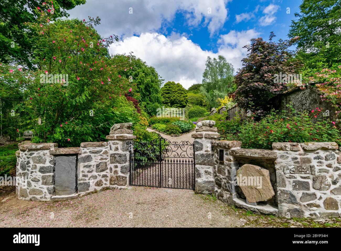 LEITH HALL GARDENS KENNETHMONT ABERDEENSHIRE SCOTLAND FORTIFIED COUNTRY ...