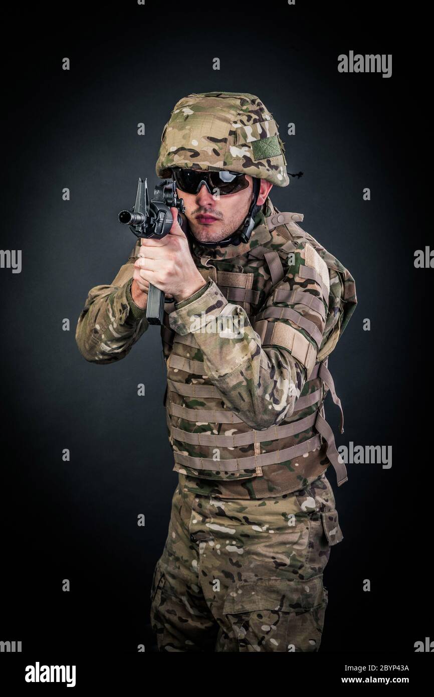 Modern soldier with rifle Stock Photo - Alamy
