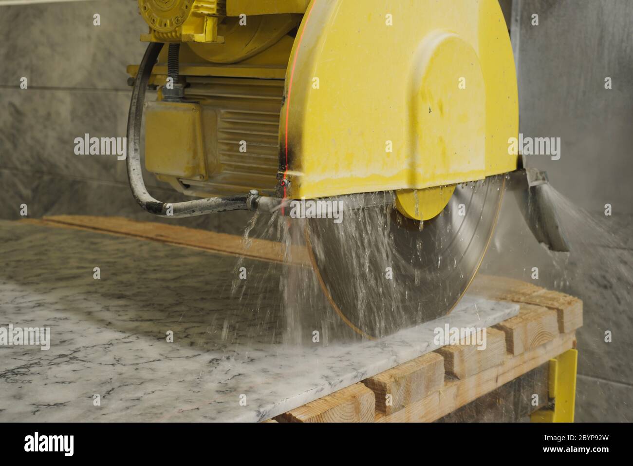 Cutting marble hi-res stock photography and images - Alamy