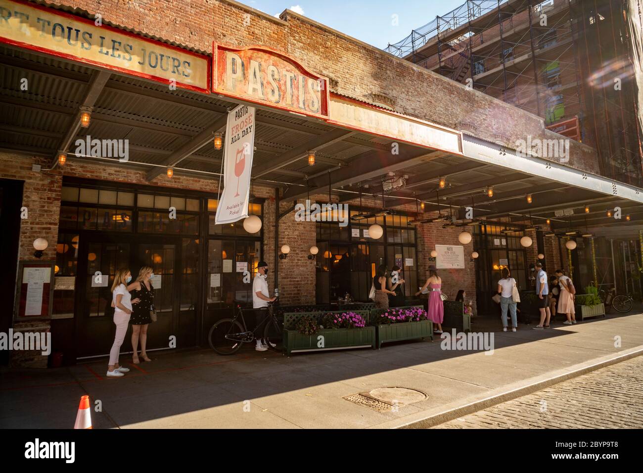 Customers take advantage of relaxed liquor laws and “grab and go ...