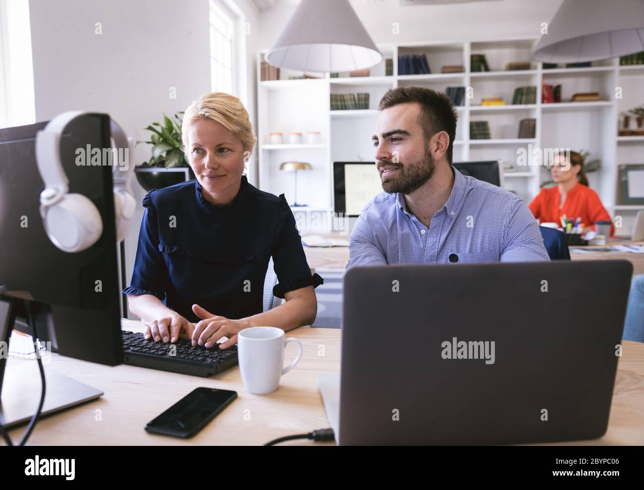 Exchanging technology hi-res stock photography and images - Alamy