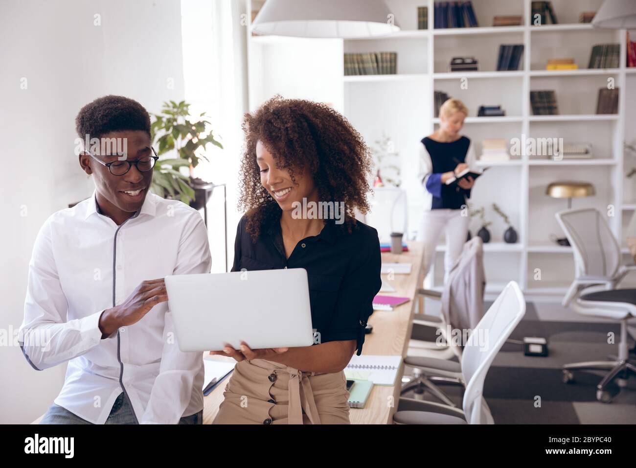 Happy multi races businesspeople working together Stock Photo - Alamy