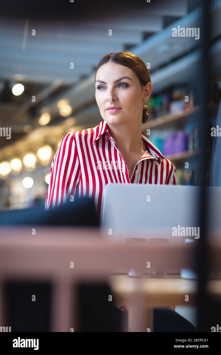 Computer shop self hi-res stock photography and images - Alamy