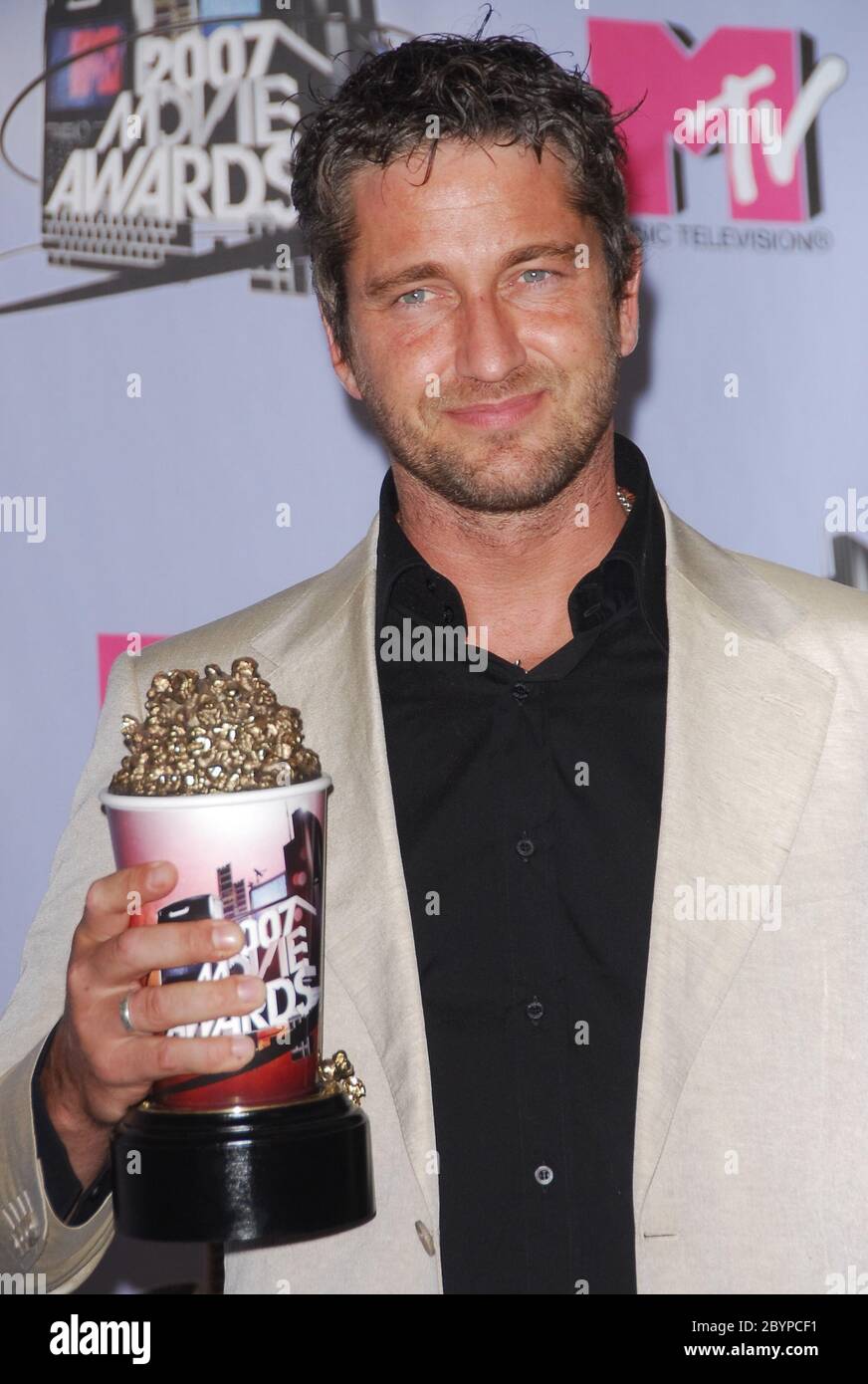 Gerard Butler, winner Best Fight for "300" at the 2007 MTV Movie Awards ...