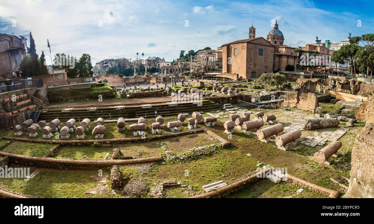 Roman ruins in Rome Stock Photo - Alamy