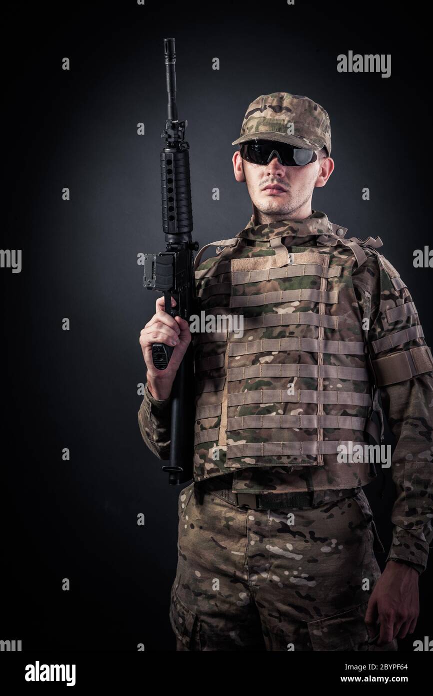 Modern soldier with rifle Stock Photo - Alamy